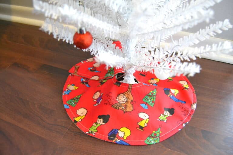 Mini Tree Skirt Pattern [Free Printable] – Mary Martha Mama