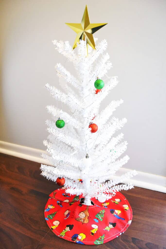 Mini Tree Skirt Pattern [Free Printable] – Mary Martha Mama